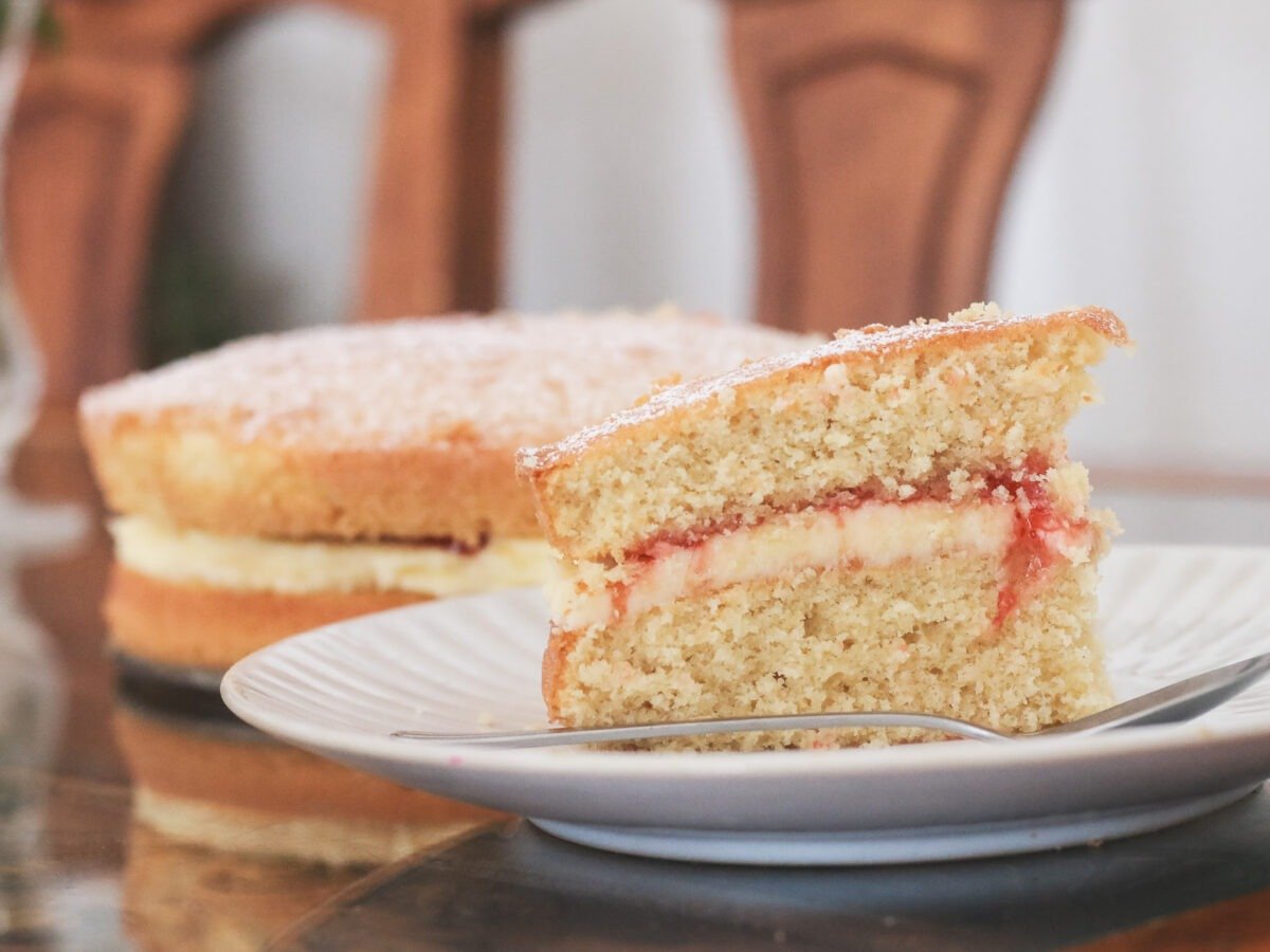 Wow! Victoria Sponge Cake with Coconut Flour